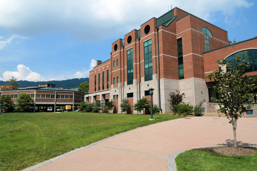 16 overrated college campuses