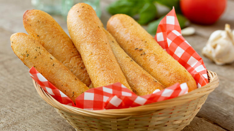 Are Olive Garden's Delicious Breadsticks Actually Made Fresh?