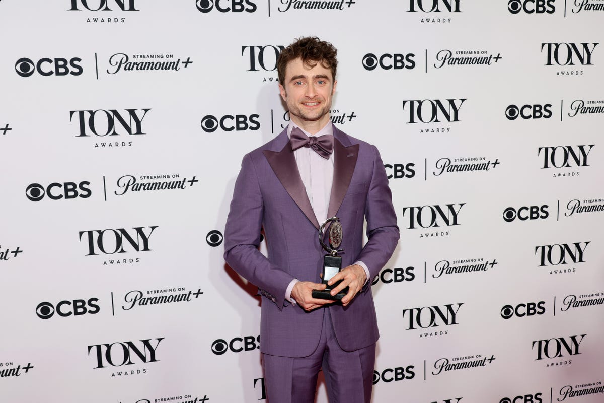 Daniel Radcliffe's "creepy" British horror is the perfect Halloween ...