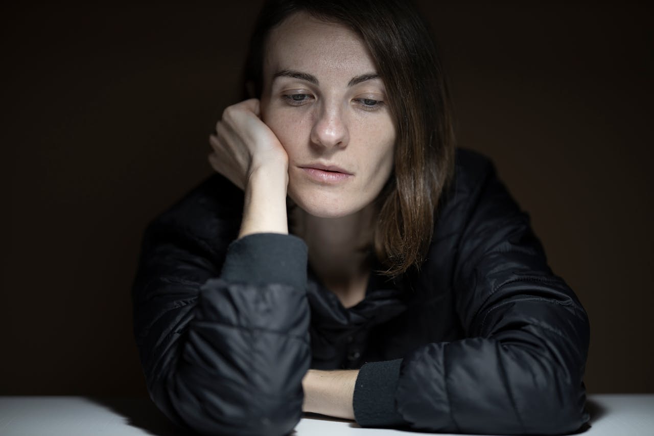 10 things people with untreated trauma do that push everyone away