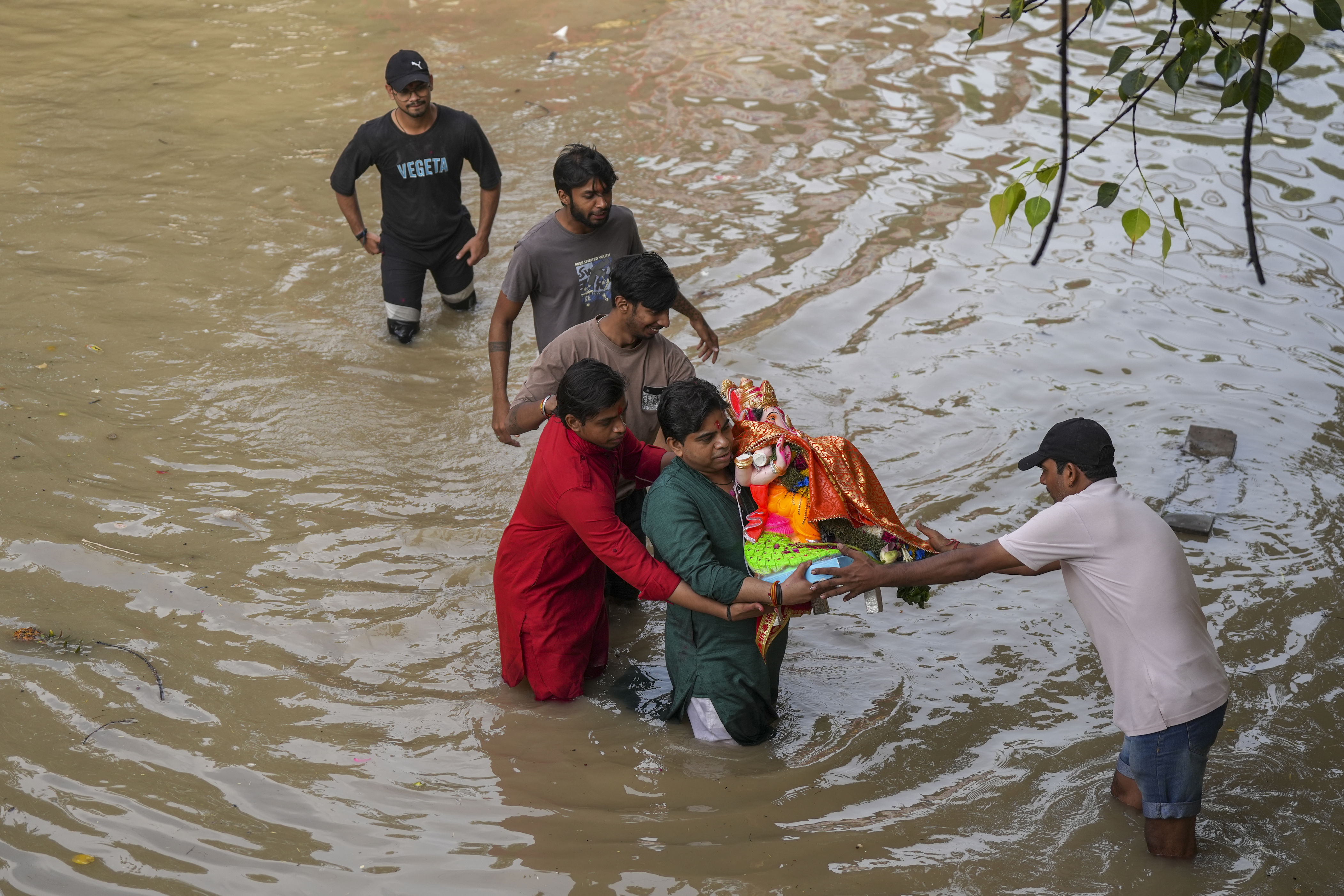 Rain mayhem: Kashmir cut off from rest of India, rising Yamuna ...