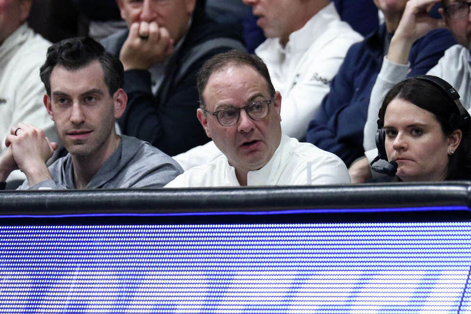 Adrian Wojnarowski will be honored by Naismith Hall of Fame. How he ...