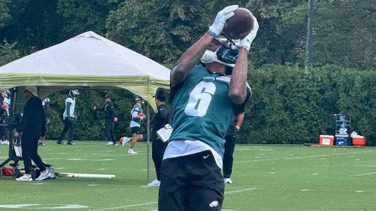Eagles DeVonta Smith reaches milestone vs. Commanders