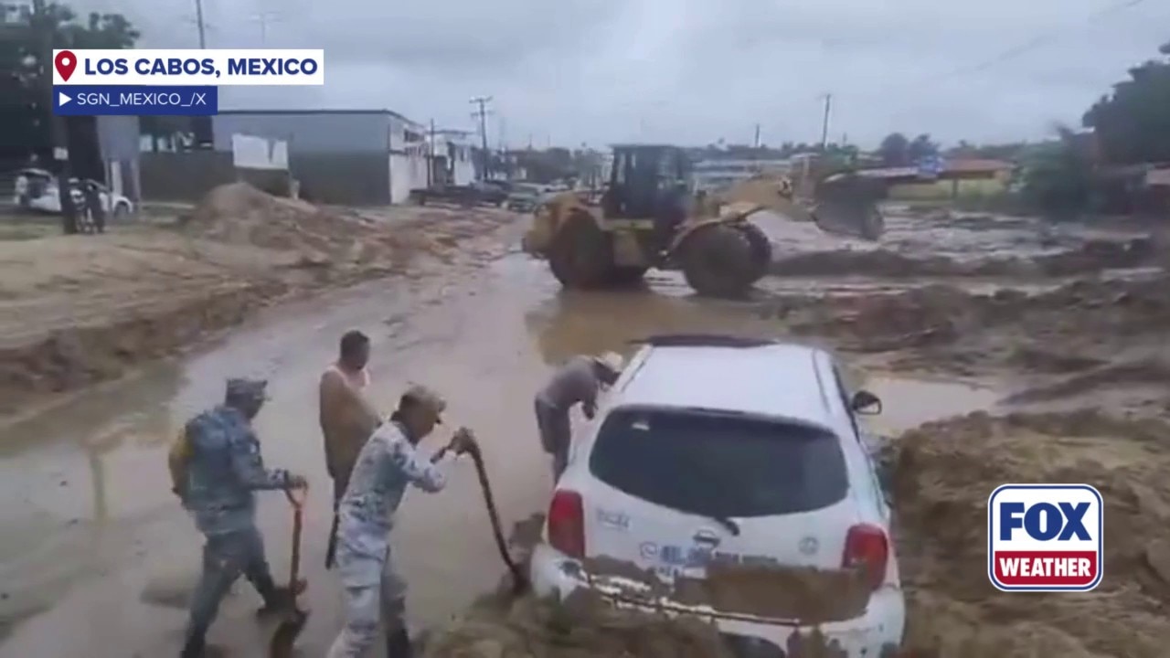 Rain from Hurricane Lorena floods Los Cabos, Mexico