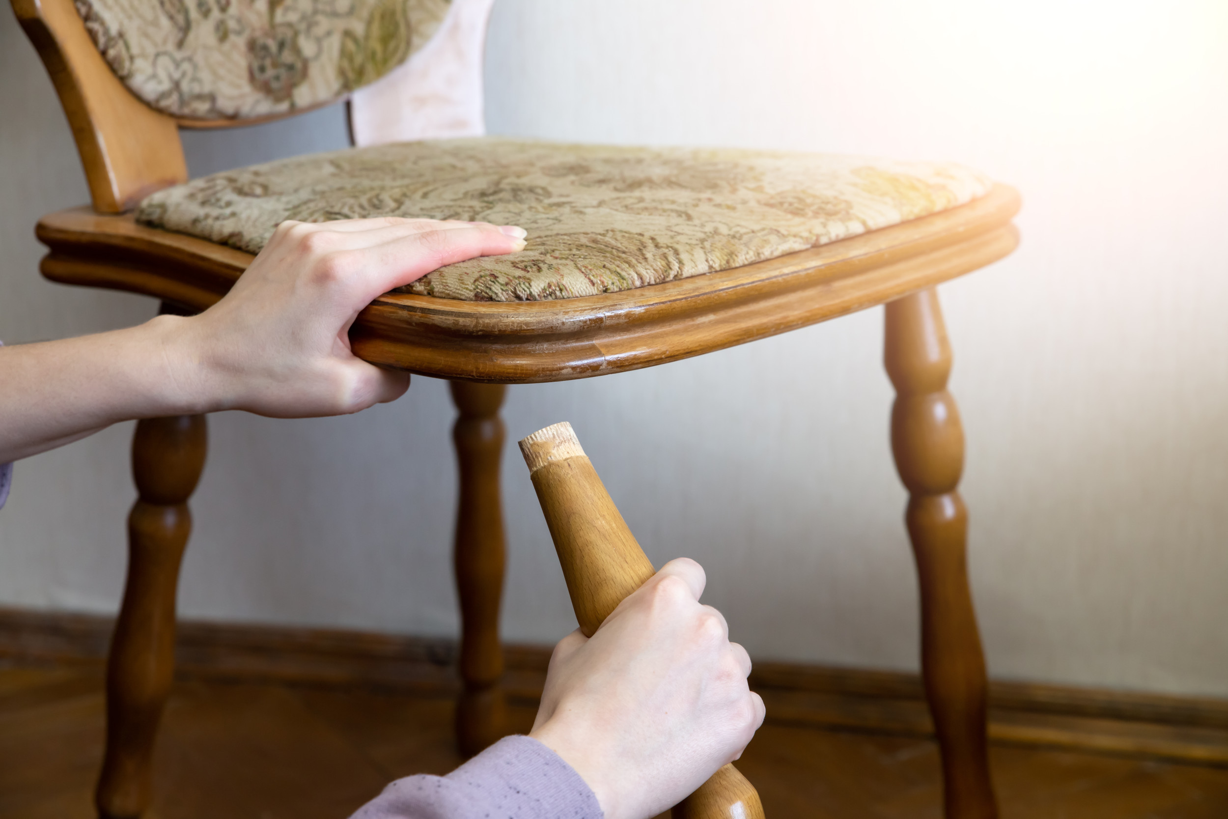 Fury as woman asks friend to pay for broken chair as she's the "biggest"