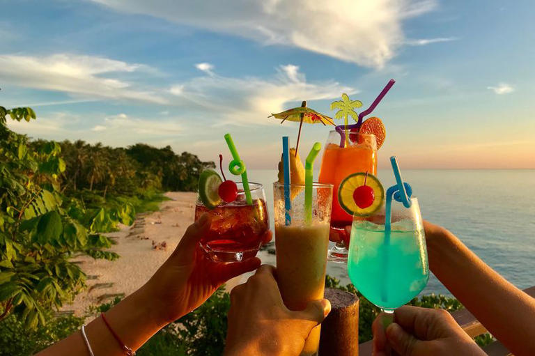 Foreign Office issues symptoms alert to Brits who drink alcohol on holiday