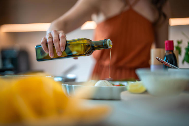 3 foods a gut health dietitian following an anti-inflammatory diet eats ...