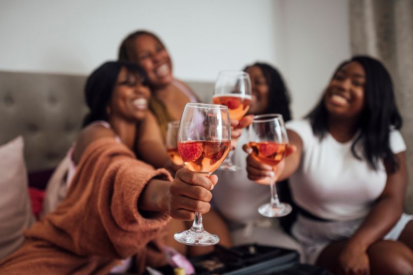Foreign Office issues symptoms alert to Brits who drink alcohol on holiday