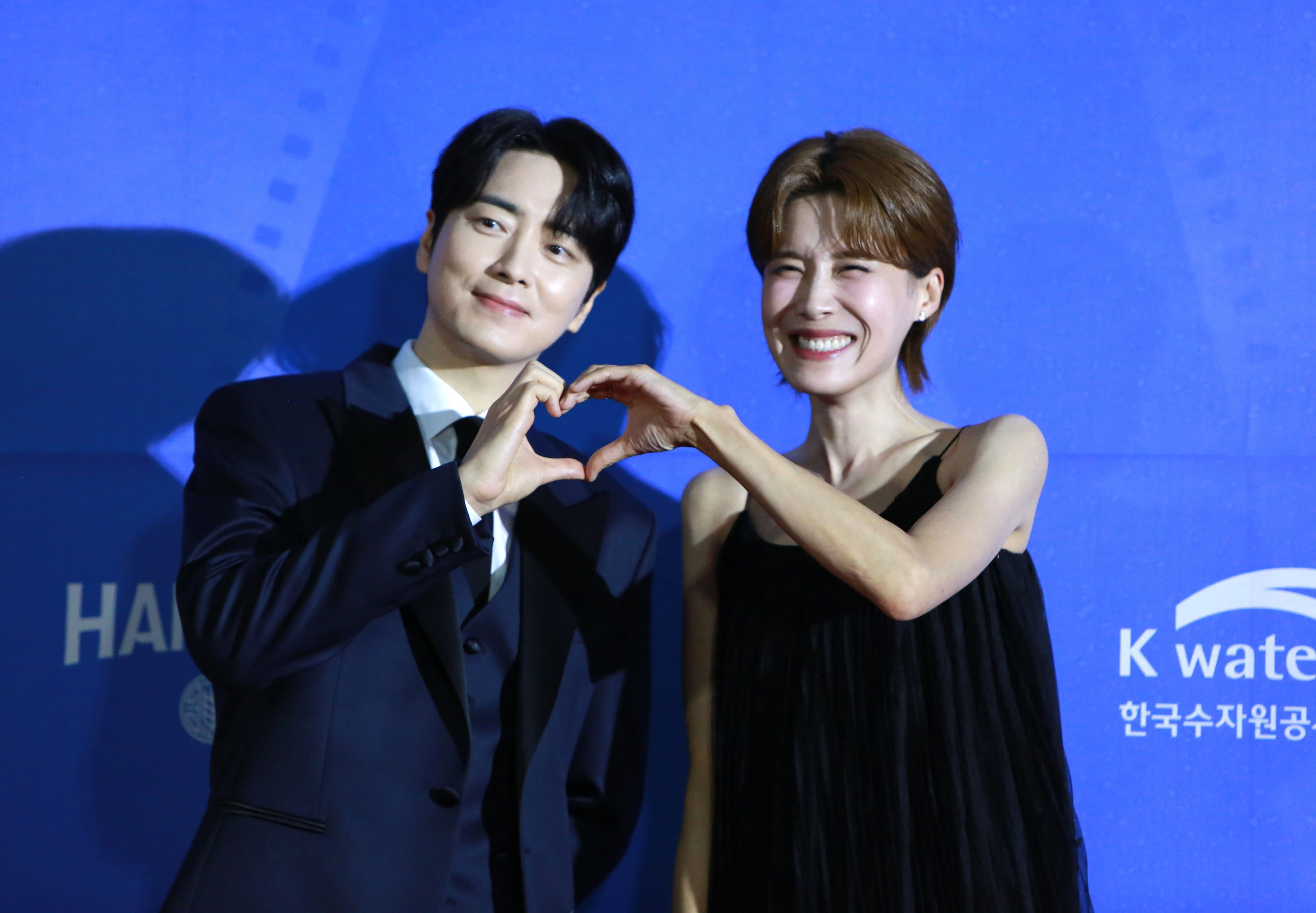 Jang hang-jun's 'cyworld' charm electrifies jecheon festival opening