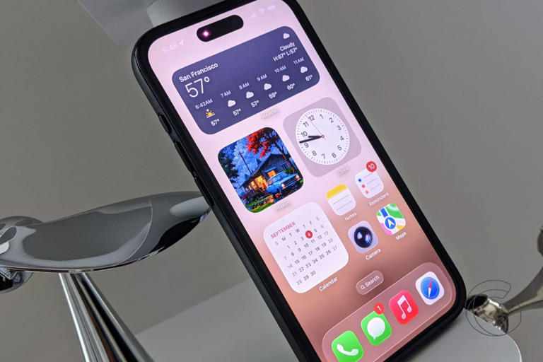 iPhone 17 Pro Finally Gets 12GB RAM, Making Apple Intelligence Run ...