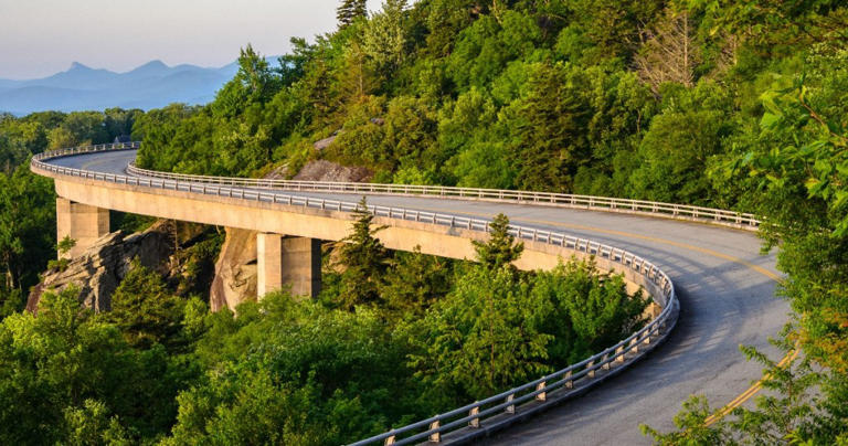A Guide to America's Most Breathtaking National Parkways