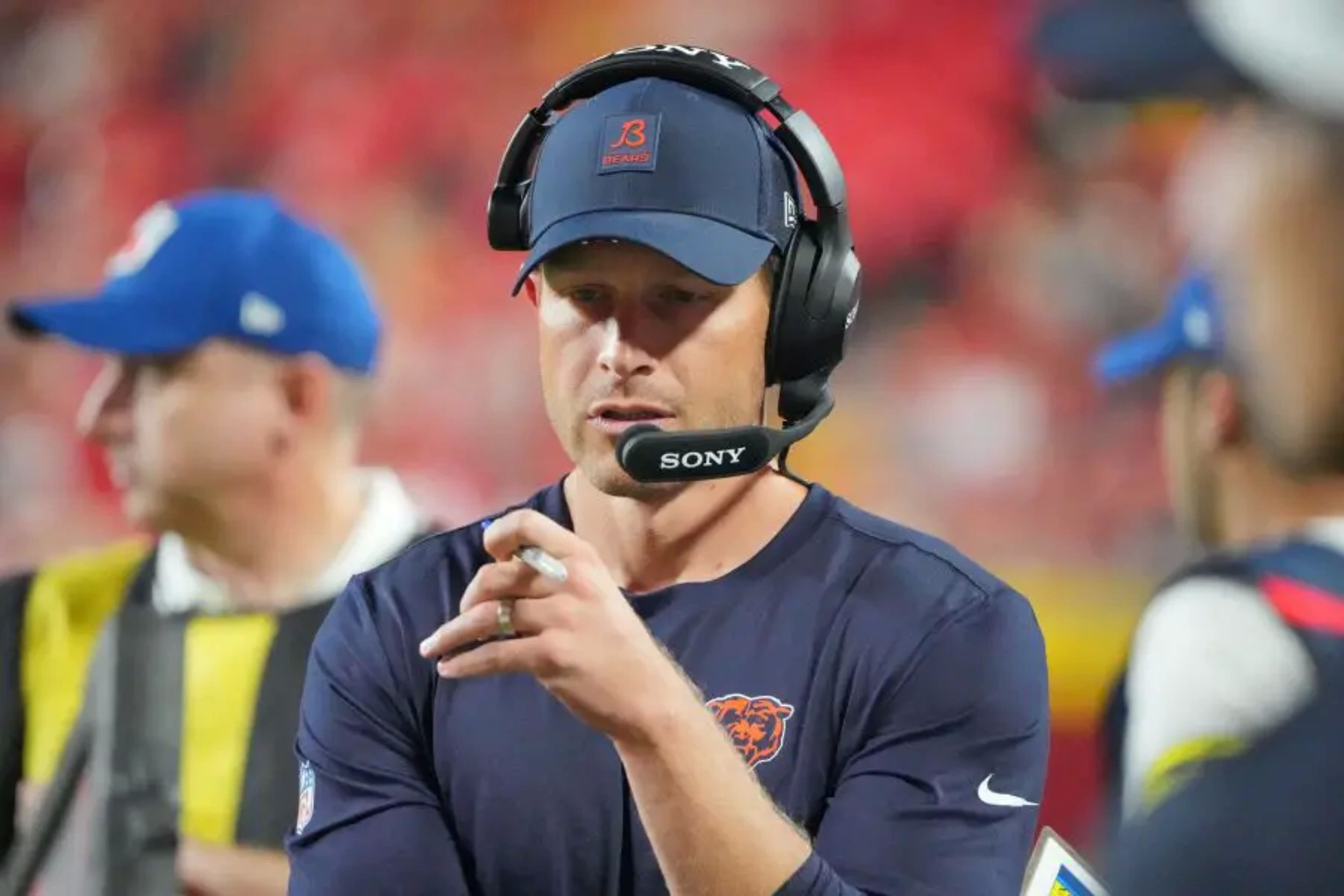 Chicago Bears HC Ben Johnson takes cowardly approach with locker room