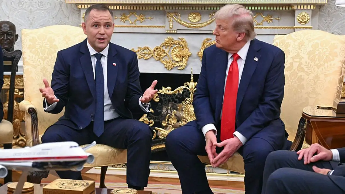‘That’s A Signal’: Donald Trump’s Gifts to Polish President Backfires ...