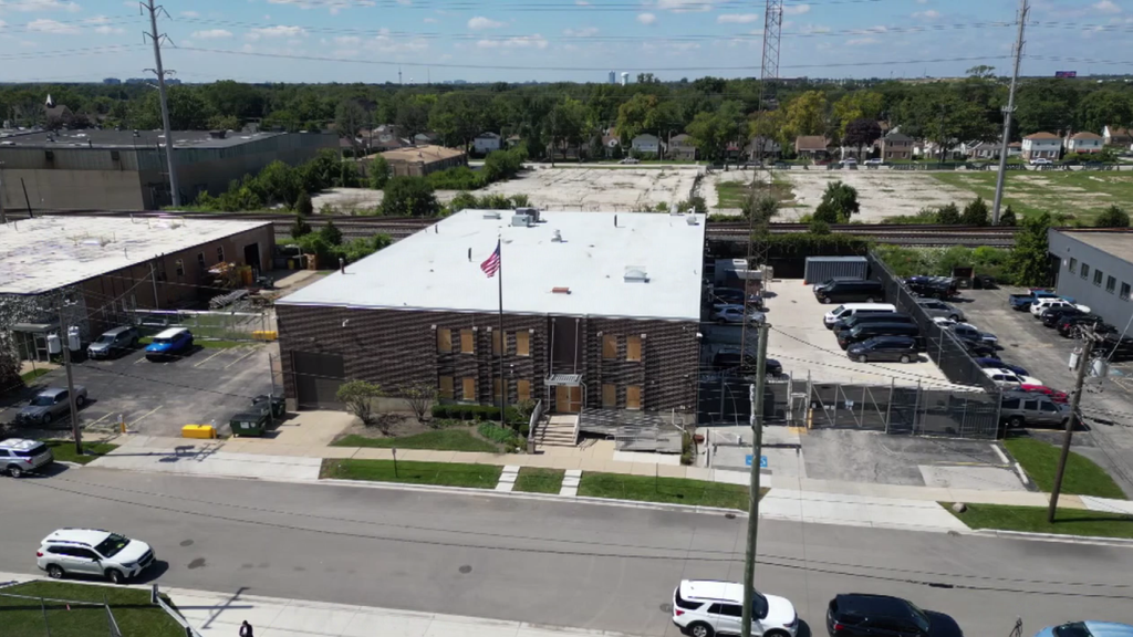 Broadview, Illinois reacts to ICE campaign at local immigration center ...