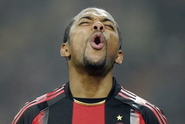 Robinho deja la 'prisión de los famosos' y es trasladado a otra ...