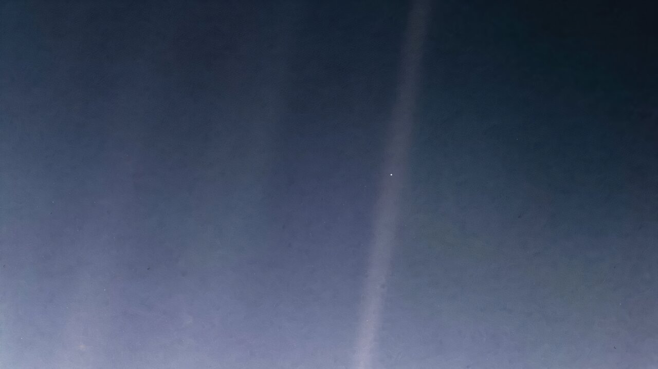 Vintage NASA: See Voyager's 1990 'Solar System Family Portrait' debut