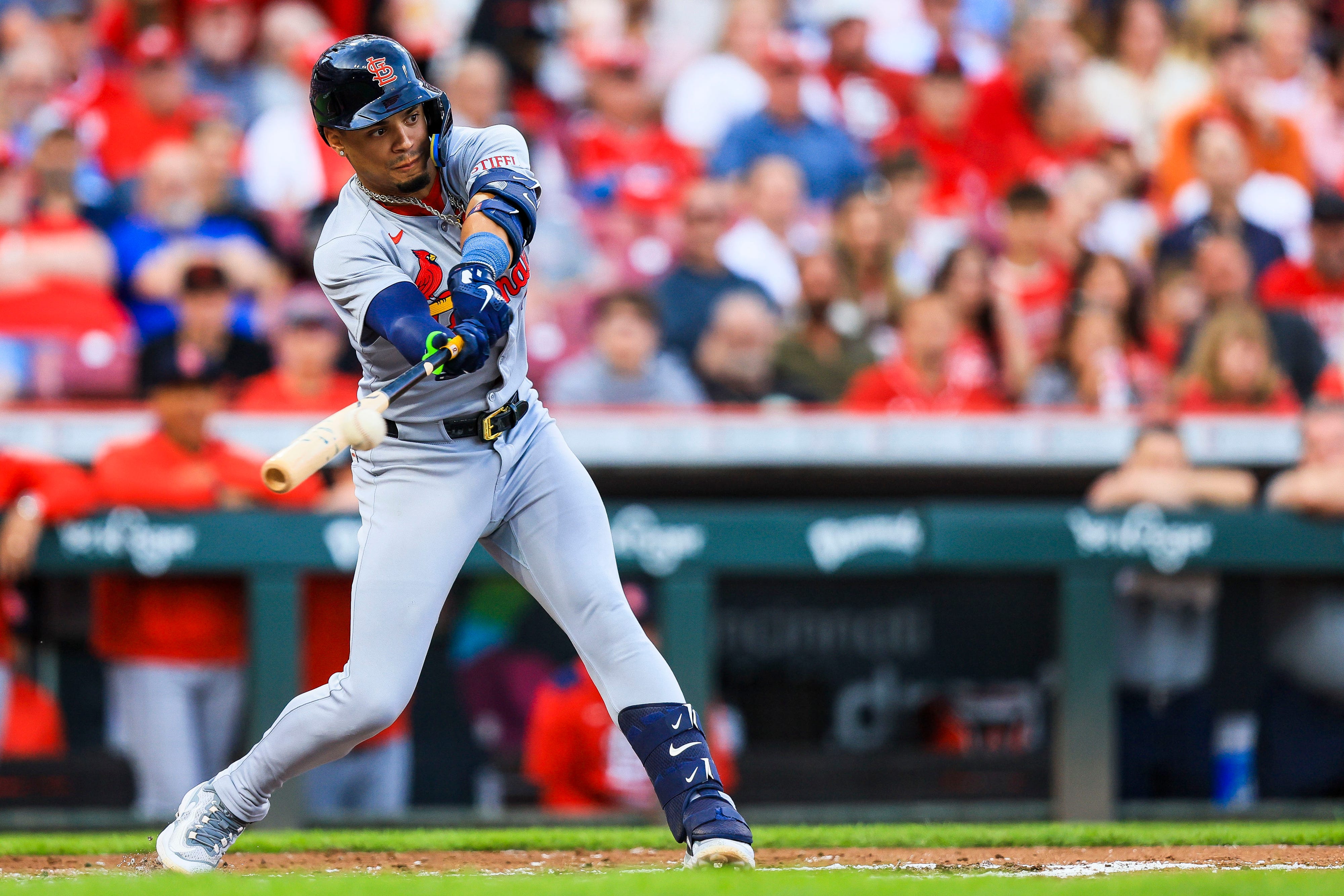 Winn drives in 3 runs, Cardinals take advantage of De La Cruz's error ...