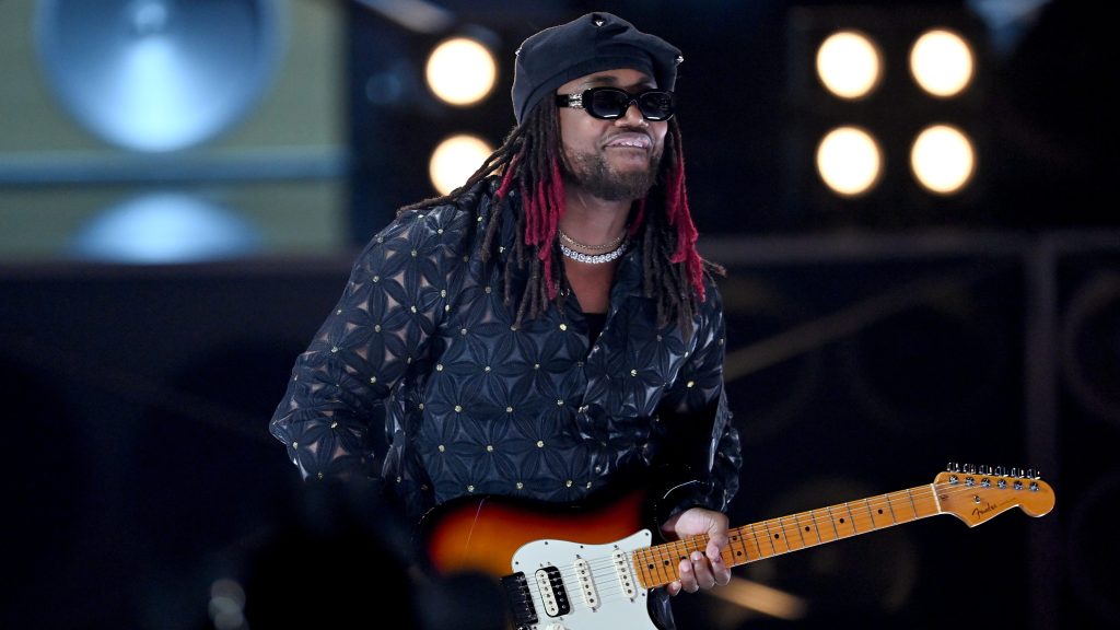 How Leon Thomas Uses His Fender Strat To Hold Down R&B