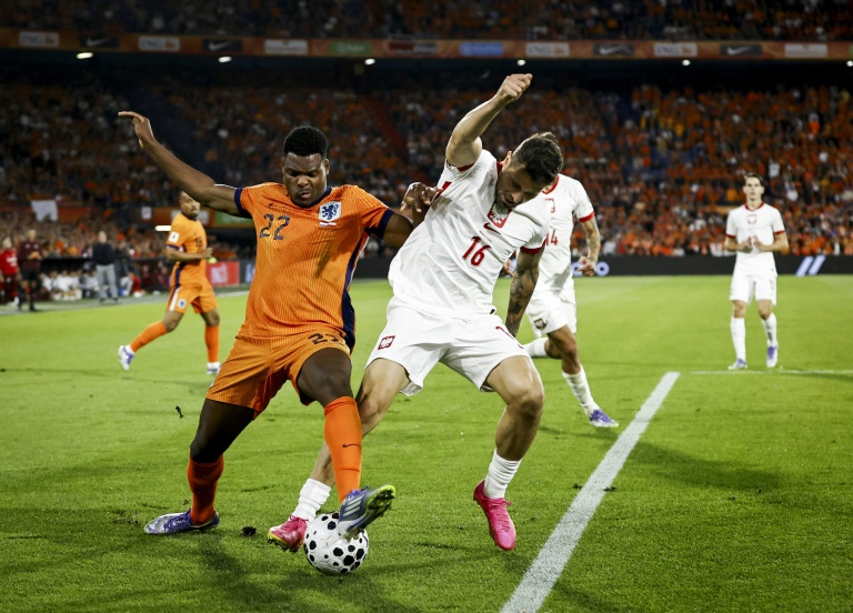 Países Bajos y Polonia se neutralizan 1-1 en choque estelar de grupo G