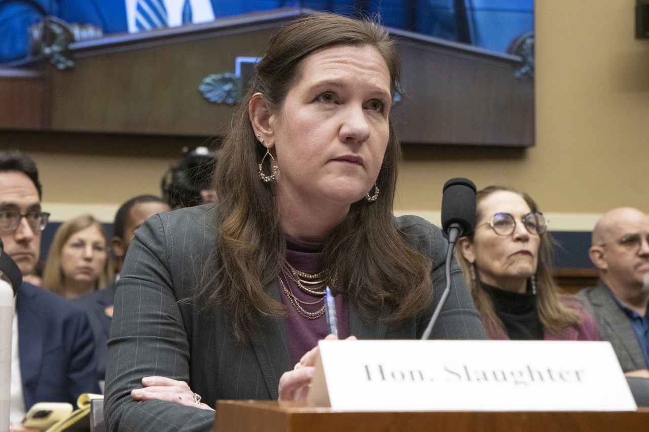 Trump Seeks Supreme Court OK to Fire FTC Commissioner