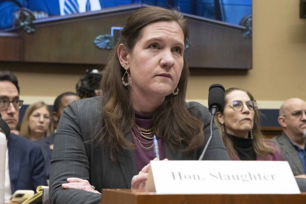 Trump Seeks Supreme Court OK to Fire FTC Commissioner