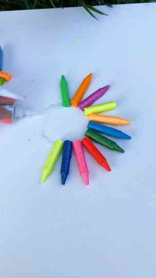 Amazing Spin Art Using Melting Crayons