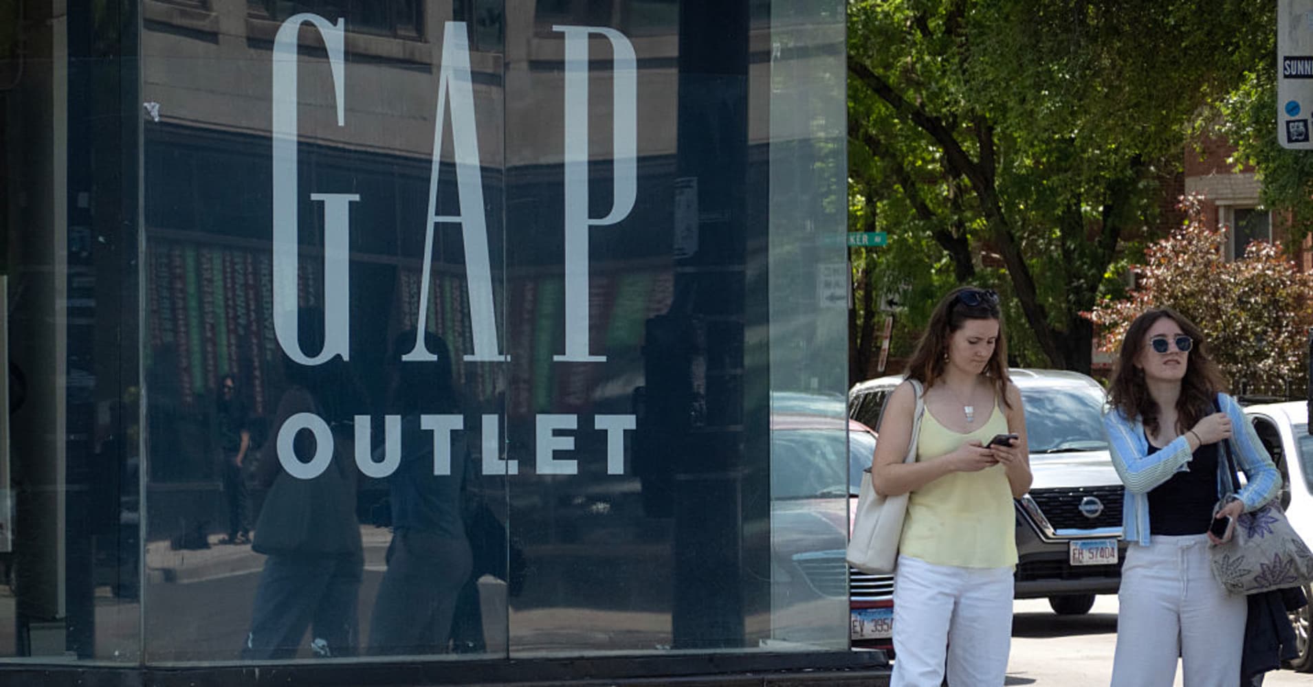 Gap will add beauty products to Old Navy stores later this year