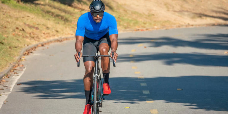 These 5 VO2 Max Workouts Can Help You Get Faster On the Bike