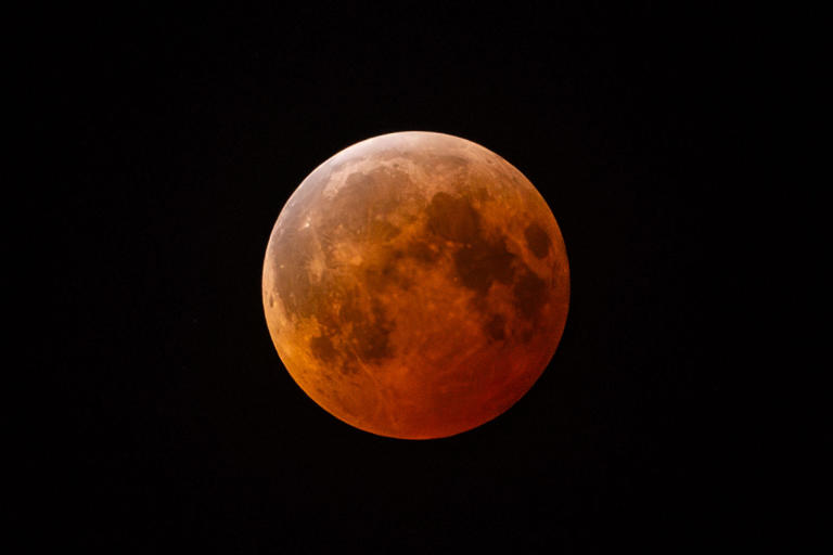 Why is the moon red tonight? When to watch the blood moon, how long ...