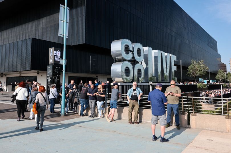 American music star quietly cancels European tour dates including huge ...