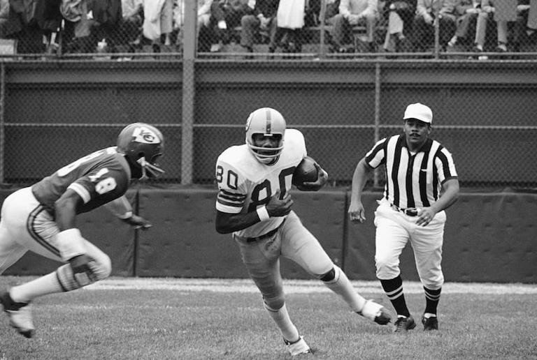 Ring of Honor inductee and do-it-all ’60s star Roy Jefferson made an ...