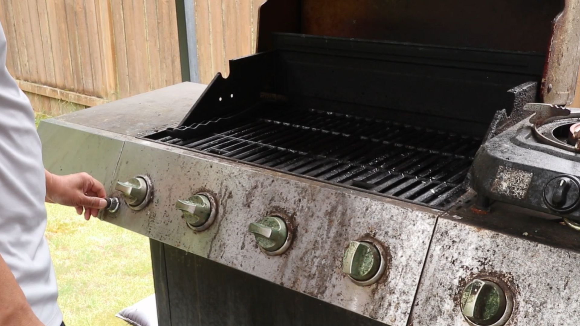Propane Vs Charcoal: 10 Reasons Grillers Swear By Each