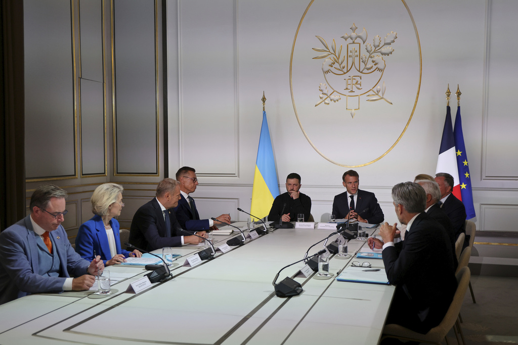Coalition of 26 nations pledge security force for Ukraine; US role unclear