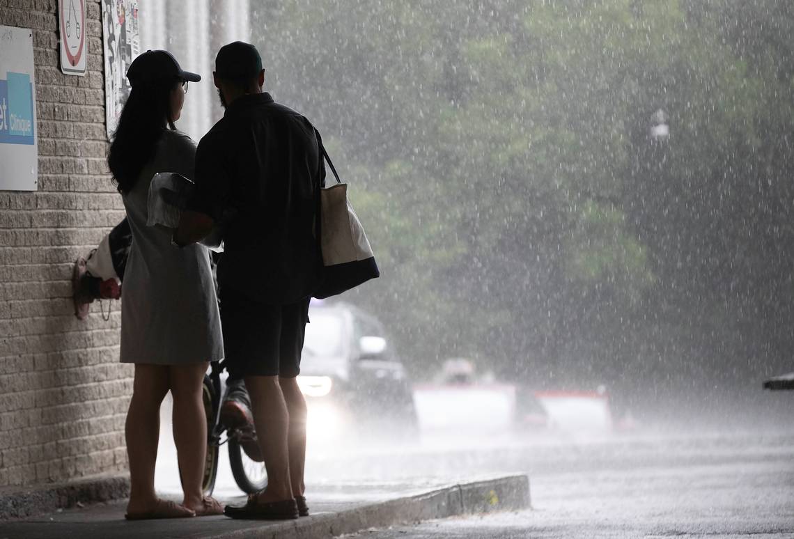 Strong winds, rain leave thousands in the dark across Quebec