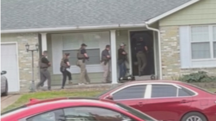 Armed ICE federal raid in St. Charles County results in 2 people ...