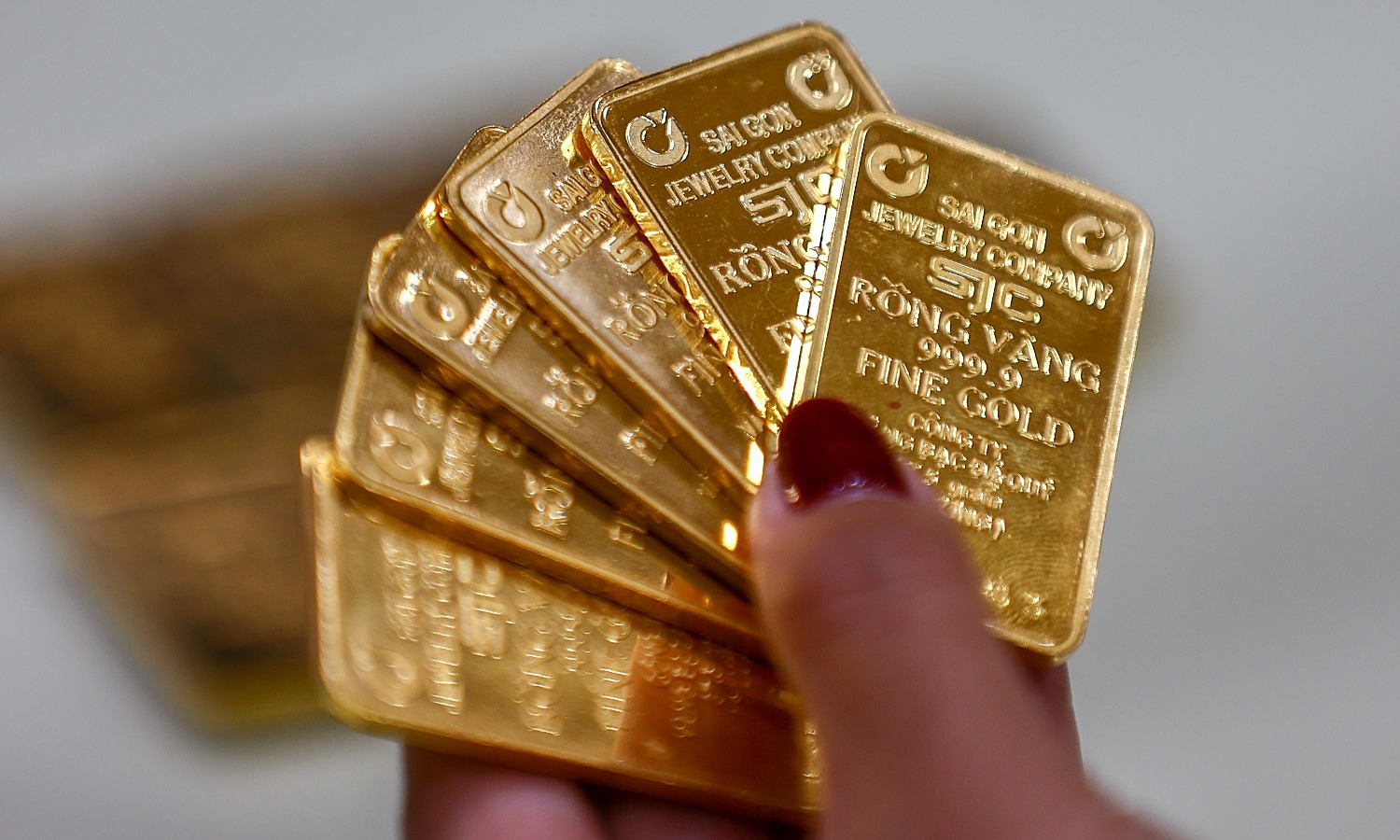 Gold prices hit another record, extending winning streak to 11 sessions