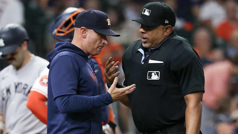 Bizarre Astros bat inspection has Yankees fans crying 'cheating' again