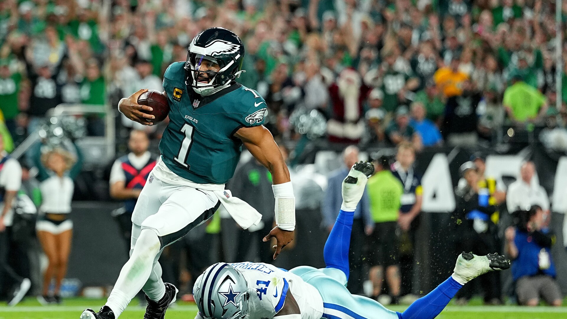 Eagles have 21-20 lead over Cowboys at halftime