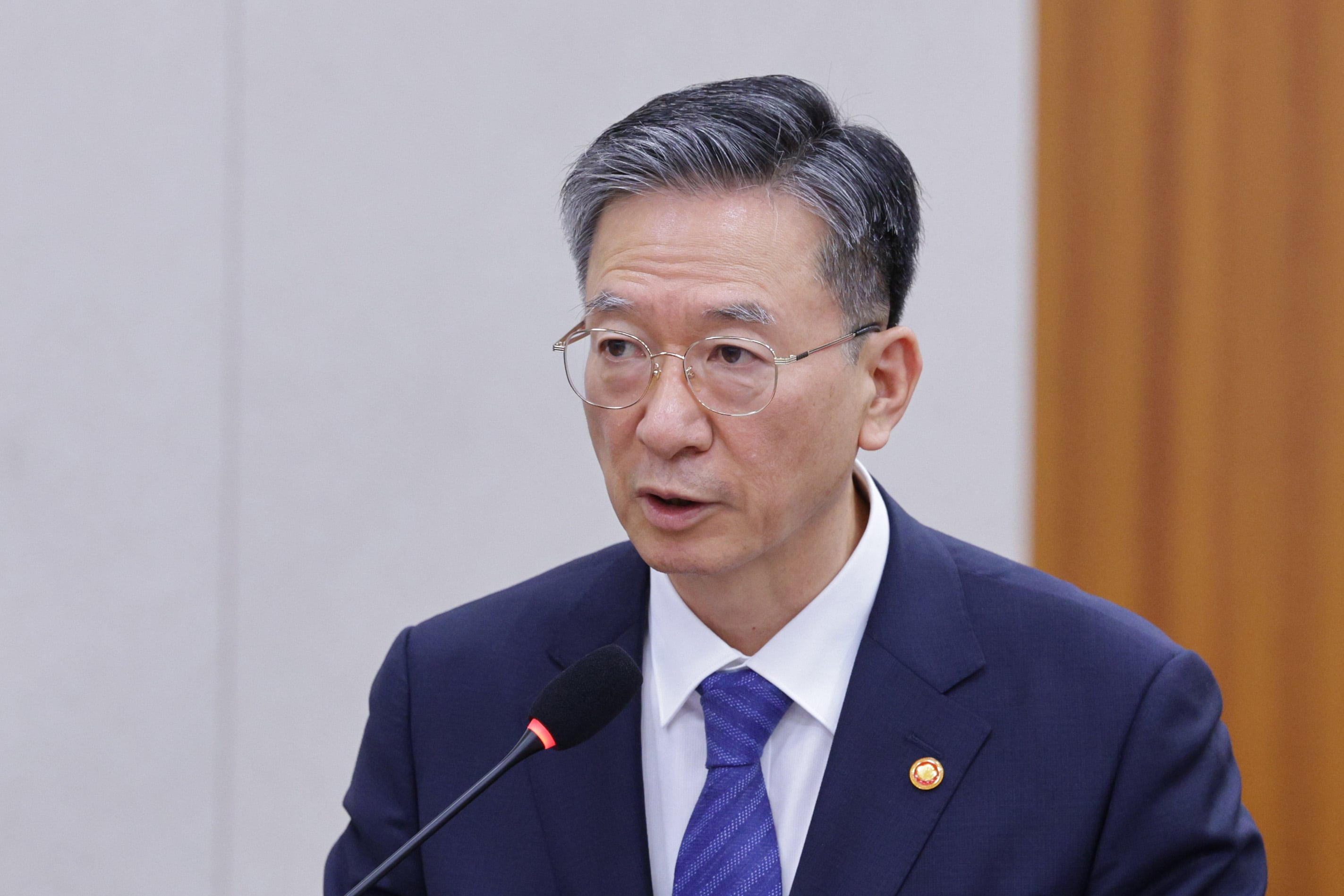 Justice Minister probes Shim's special funds misuse