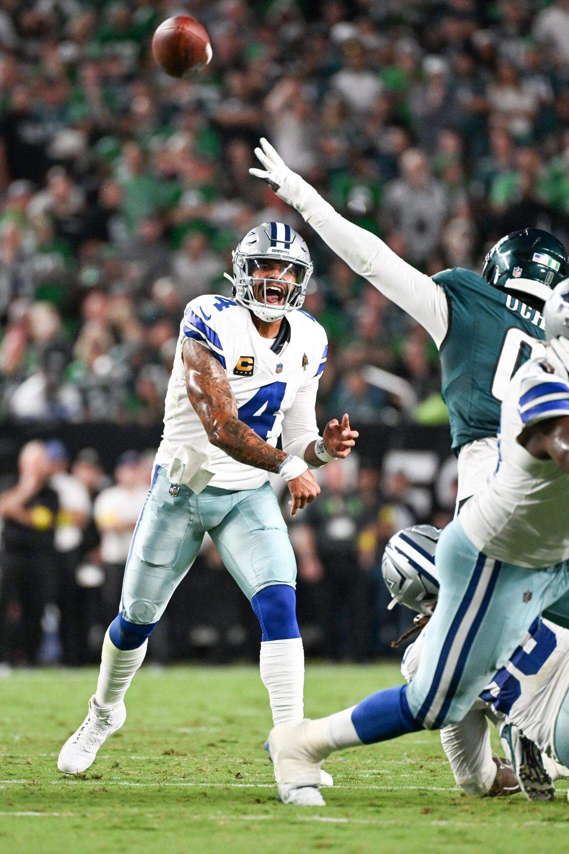Dallas Cowboys' game against Philadelphia Eagles stuck in weather delay