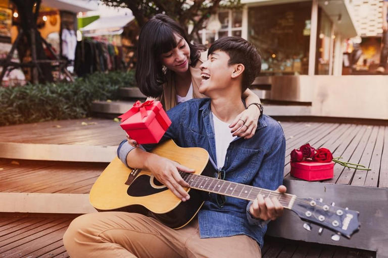 10 puisi Valentine yang romantis untuk pasangan