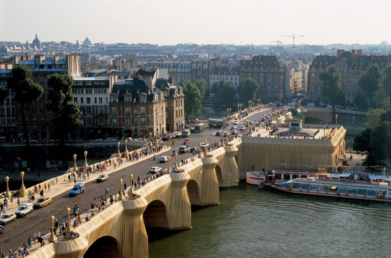 40 ans après, retour sur l'emballage du Pont Neuf par Christo et Jeanne ...
