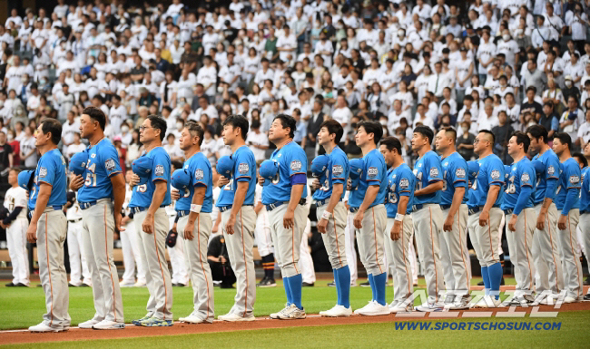 Wow, how the hell did you get these players together? From Lee Jong ...