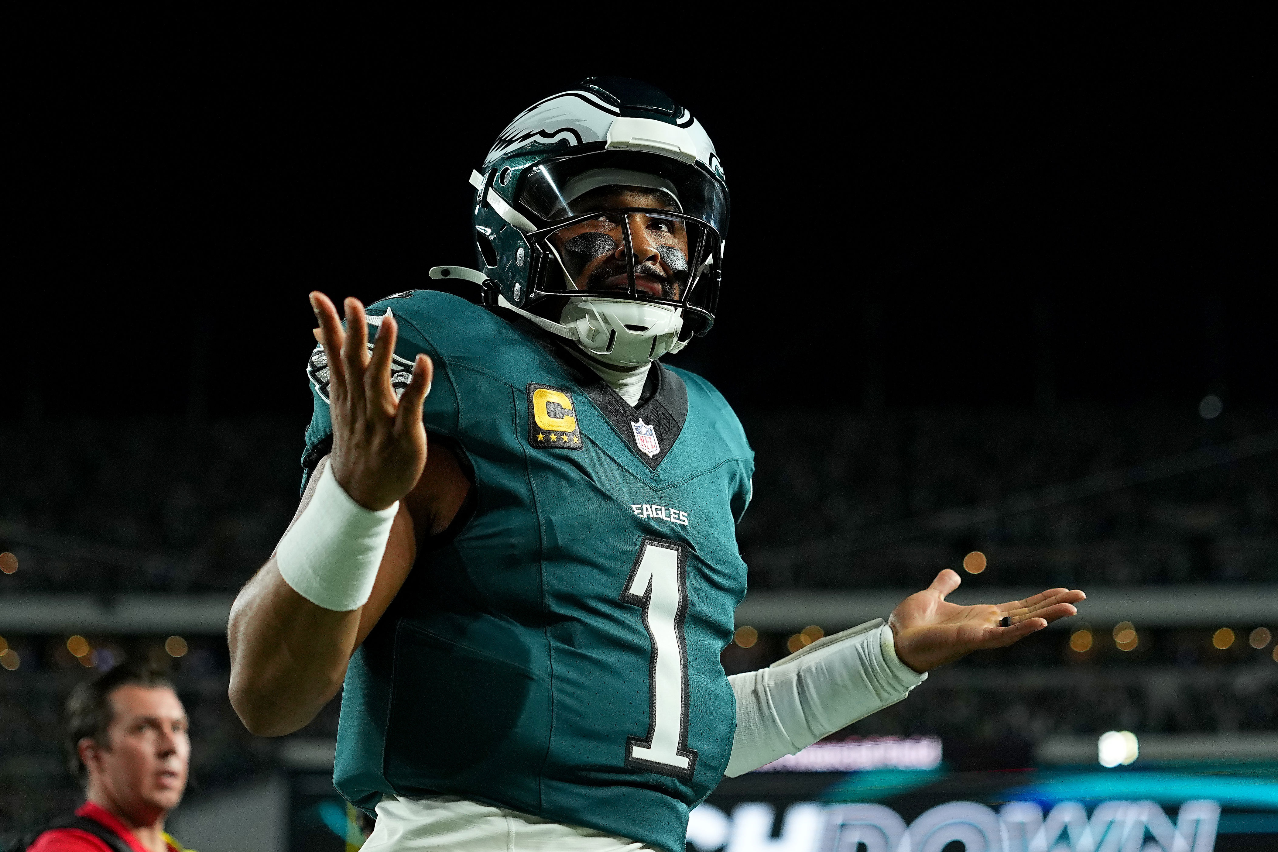 Eagles beat Cowboys in eventful season opener, 24 to 20