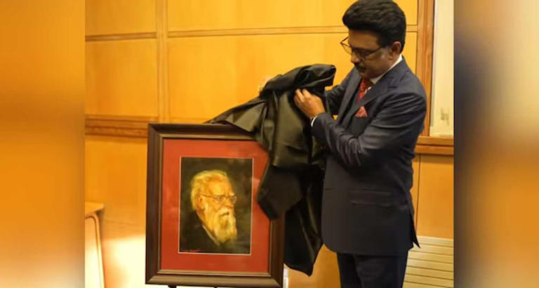 MK Stalin unveils Periyar Portrait at Oxford, calls himself ideological ...