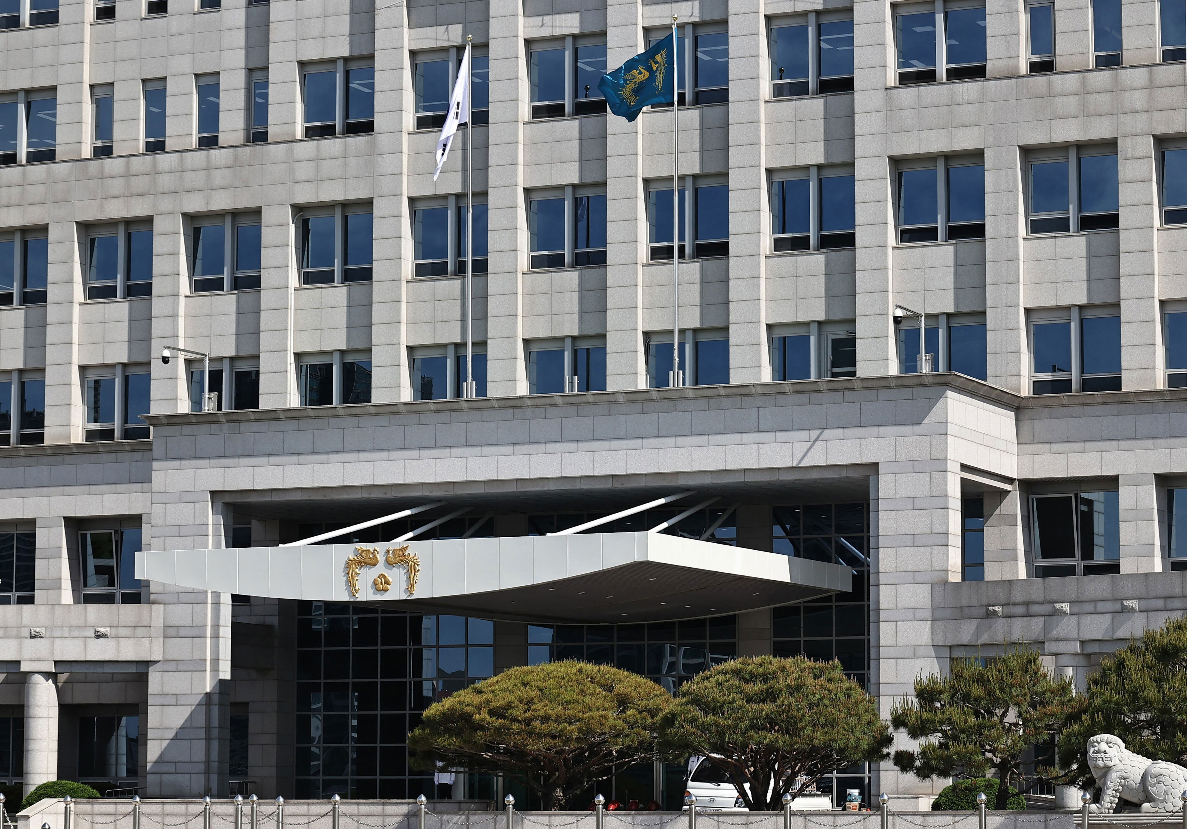 Special counsel team raids Presidential Security Service