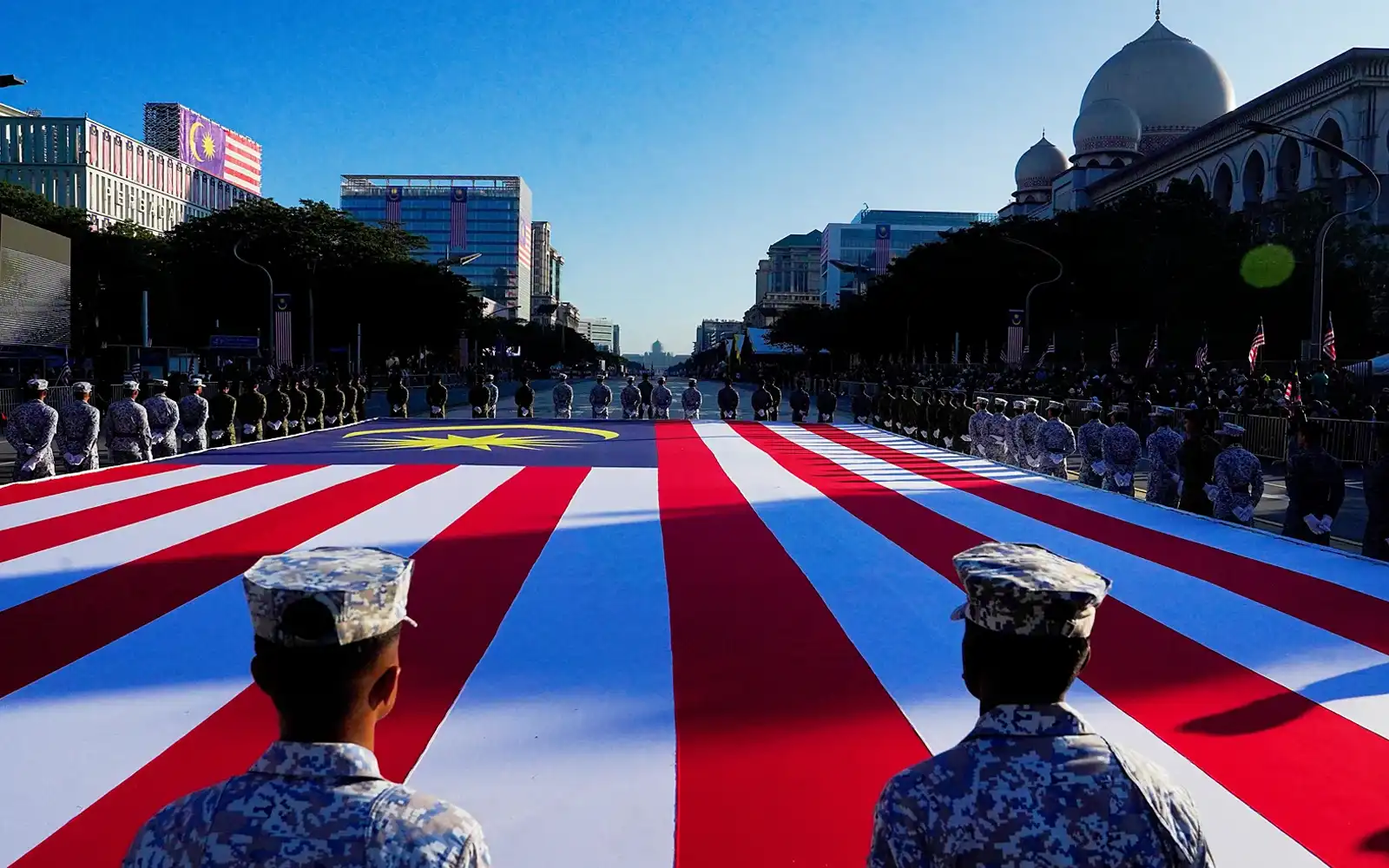 Was the Jalur Gemilang carried incorrectly at the Merdeka parade?