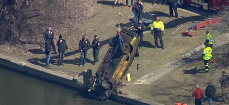 Dive team finds nearly 100 cars submerged in Chicago River while ...