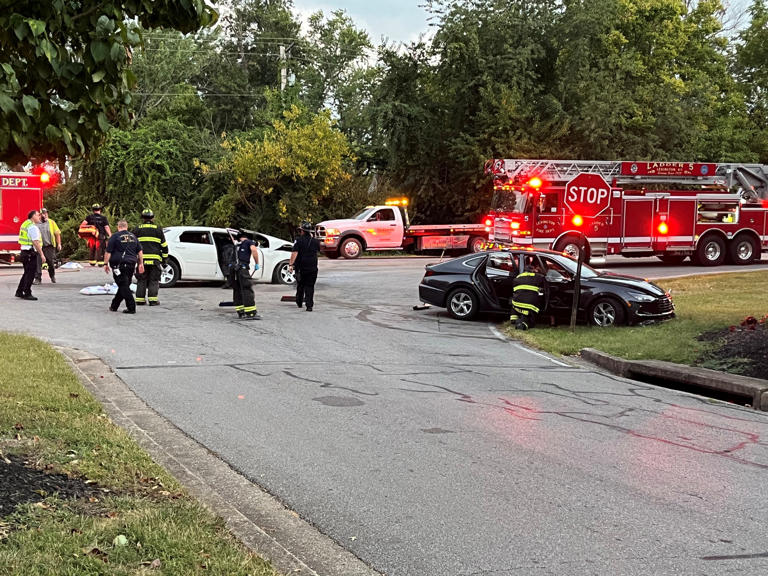 Multiple Injured In 3 Vehicle Lexington Crash
