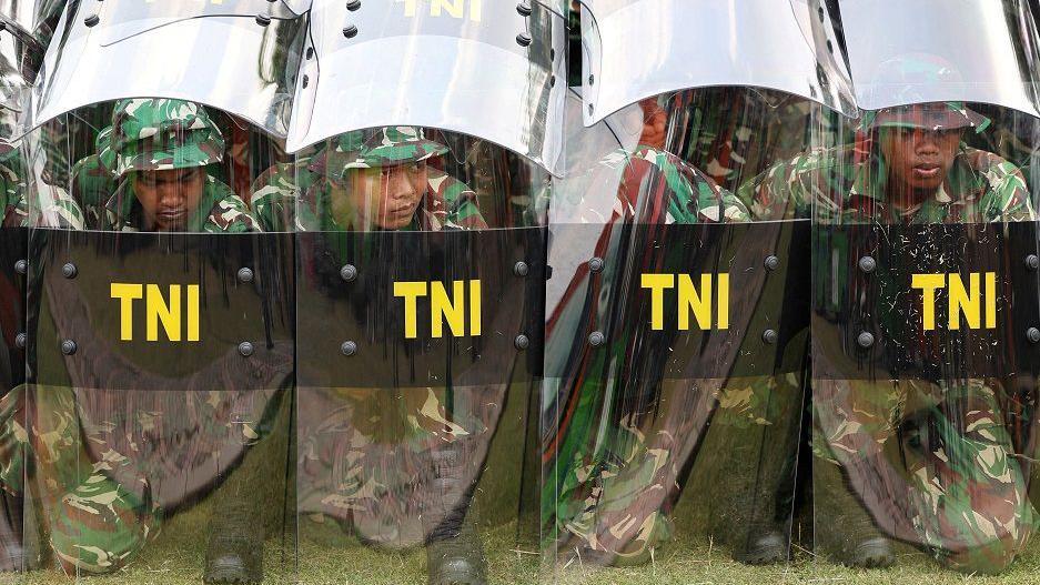 Viral pria diduga intel TNI ditangkap Brimob – Apa peran intelijen ...
